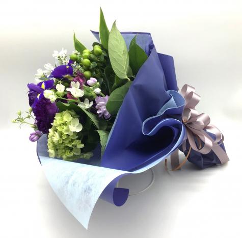 札幌市の花屋 | グラン・パド・ドゥ / NO.9484 お彼岸 花束 【寒色系】 花材おまかせ